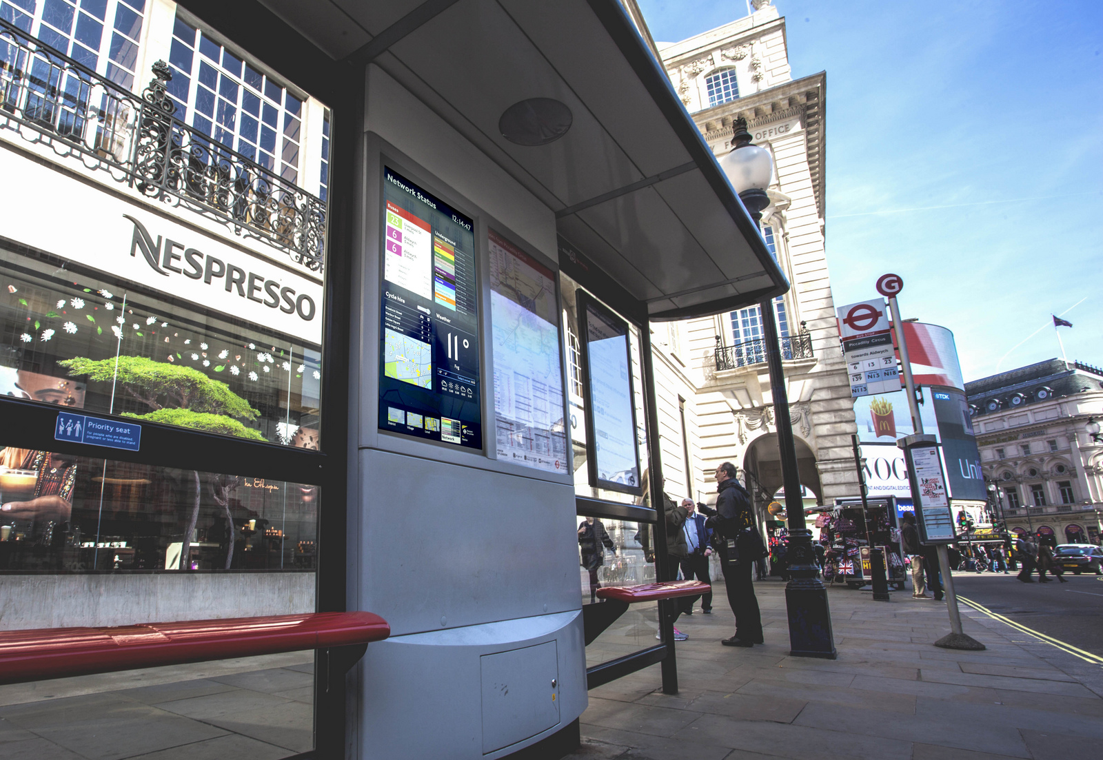 TfL trials touch-screen bus stop with real-time mapping - Design Week