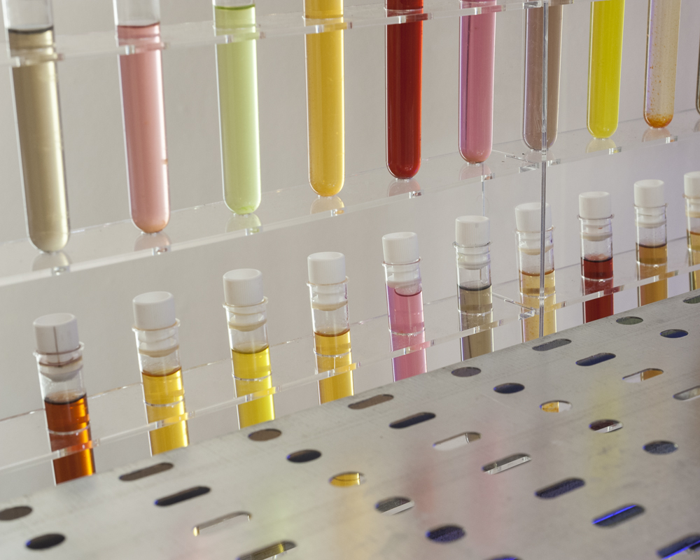 A pop-up store for the Science Museum made from 4000 test-tubes ...