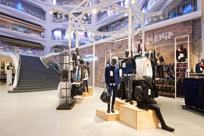 New Primark flagship store includes 11 LED screens - Design Week