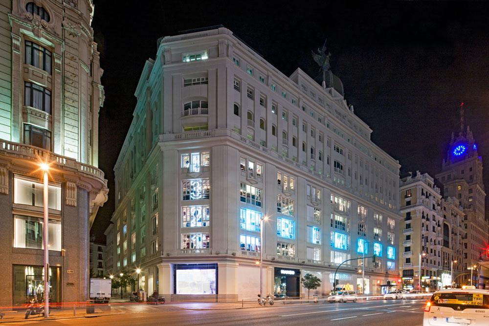 New Primark flagship store includes 11 LED screens - Design Week